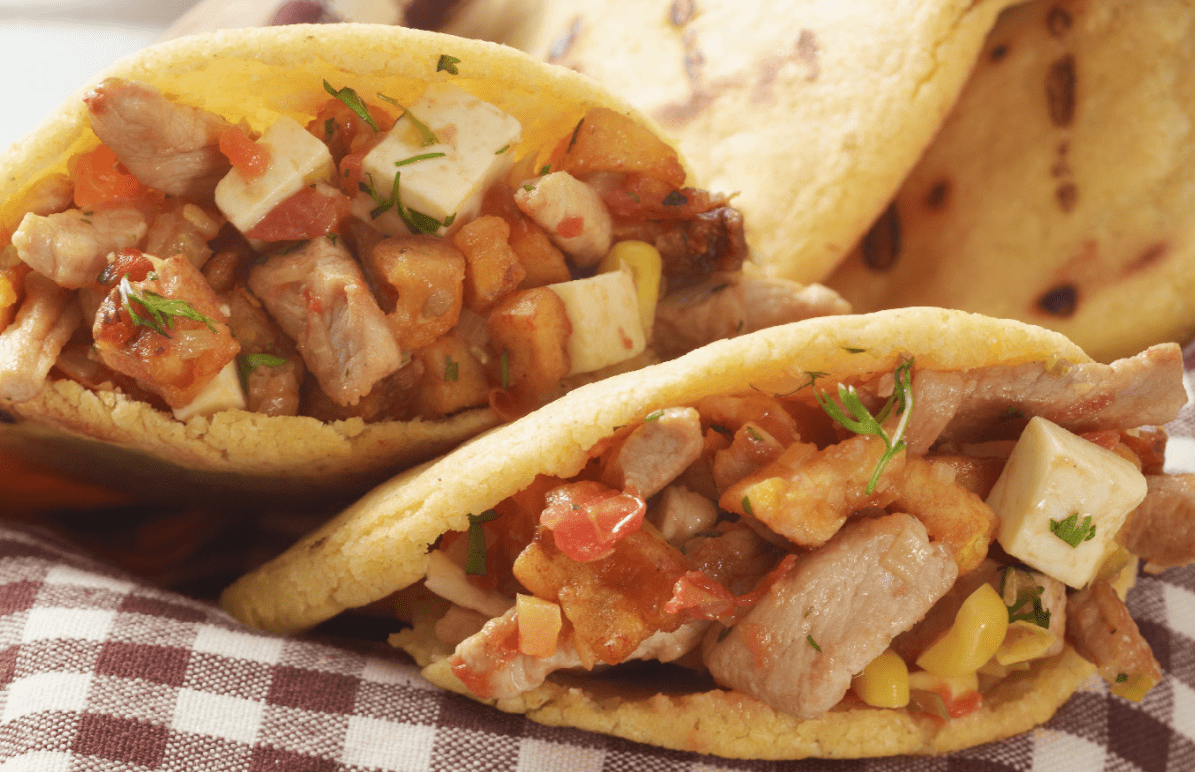 Pita Rellena de Bondiola Desmechada y Guacamole - comemascarnedecerdo